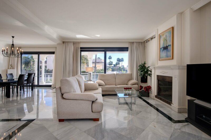 5 bed villa for sale in Nueva Andalucía, 29660 Marbella, Málaga, Spain ...