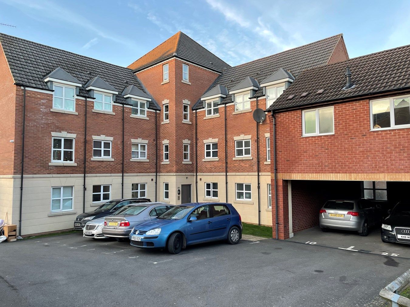 2 bed flat for sale in Sockburn Close, Hamilton, Leicester LE5 - Zoopla