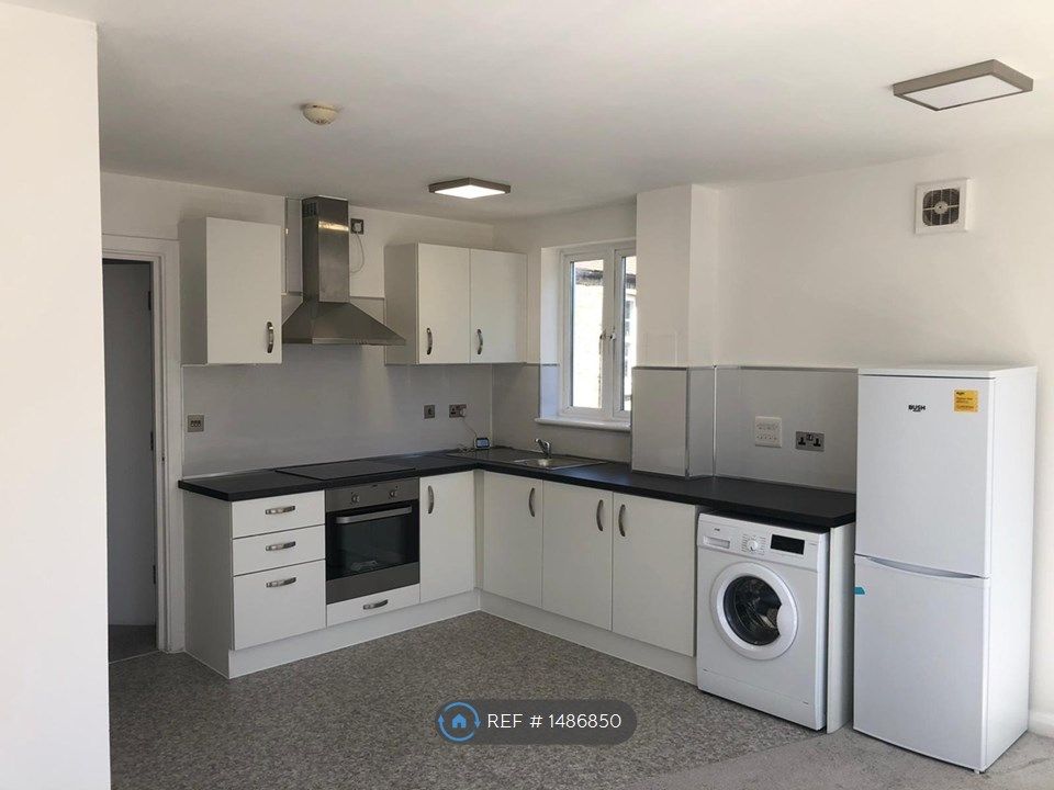 2 bed flat to rent in London Road, Mitcham CR4 - Zoopla