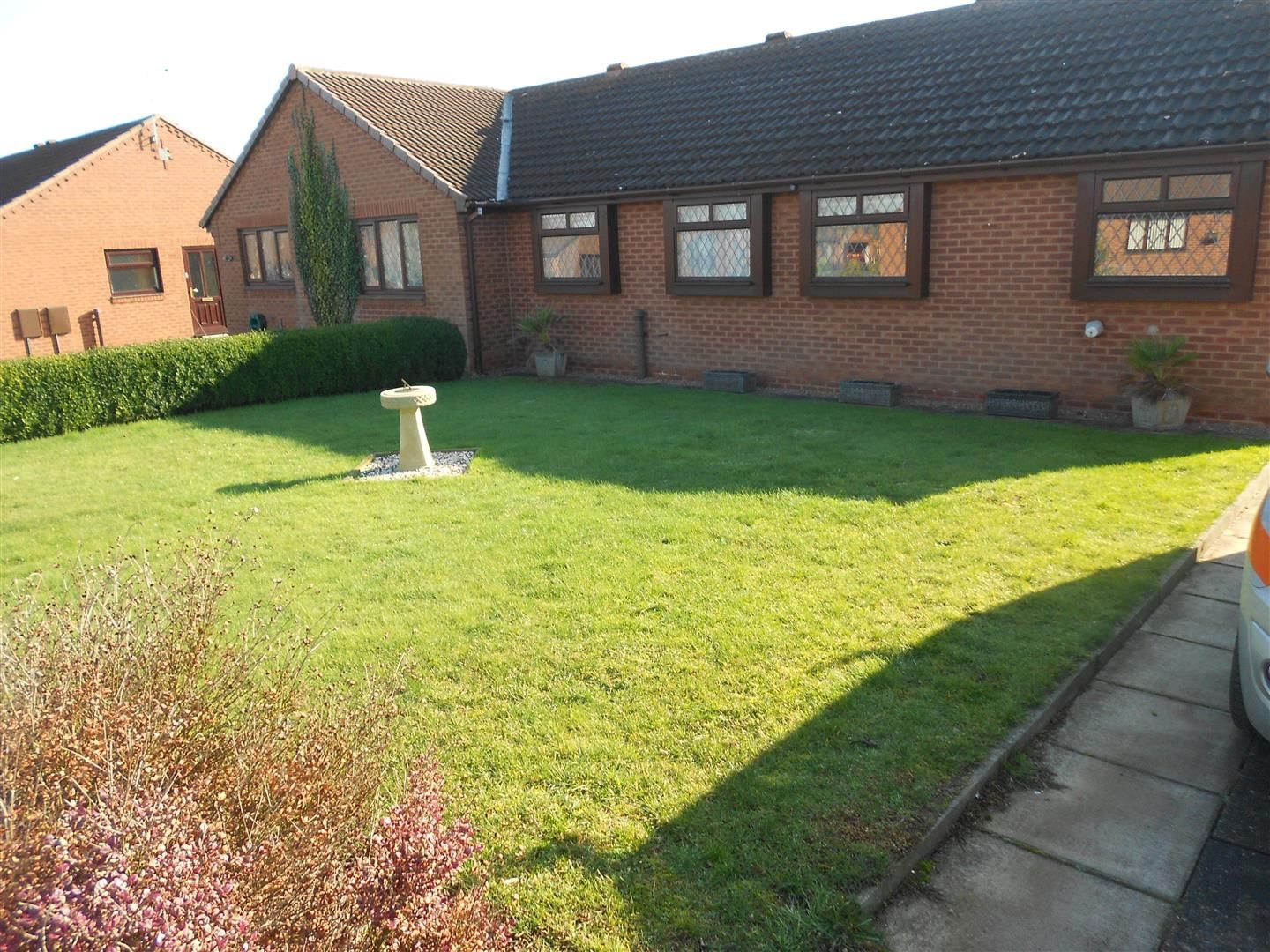 2 bed bungalow to rent in Redforde Park Drive, Retford DN22 - Zoopla