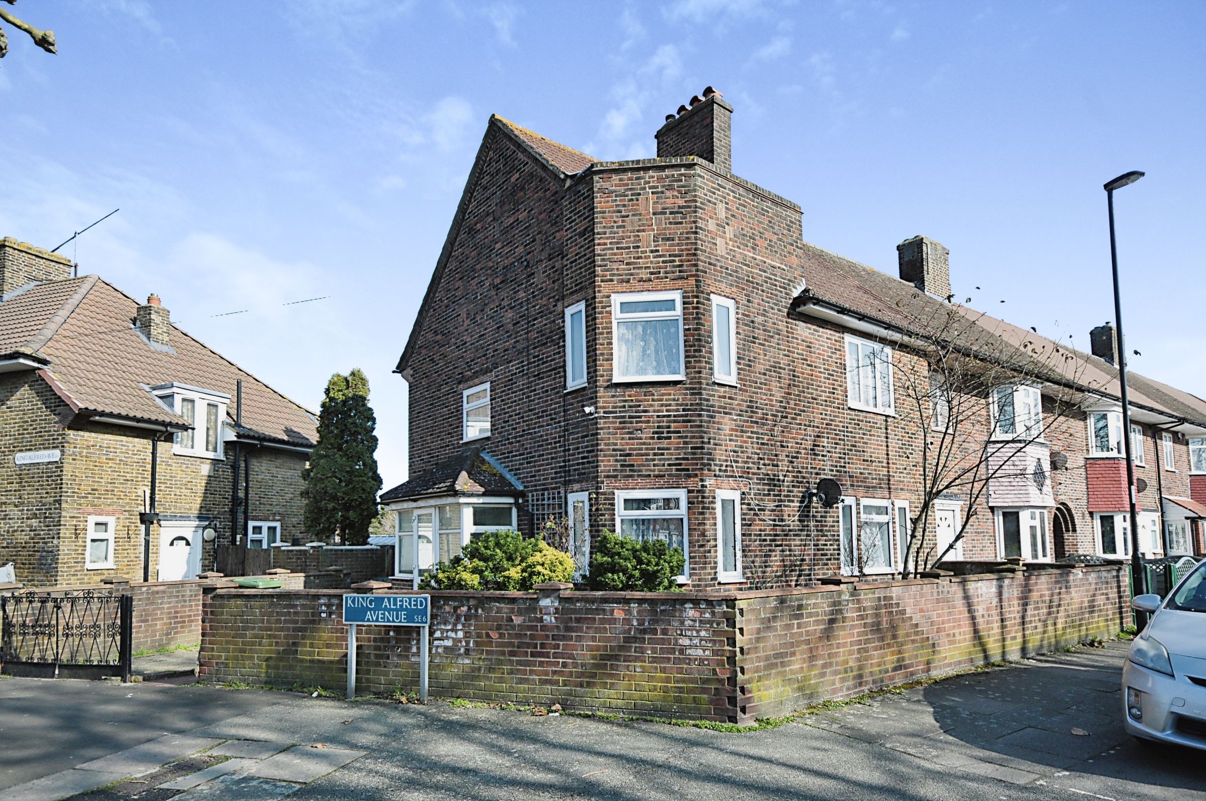 4 bed end terrace house for sale in Bellingham Green, London SE6 - Zoopla