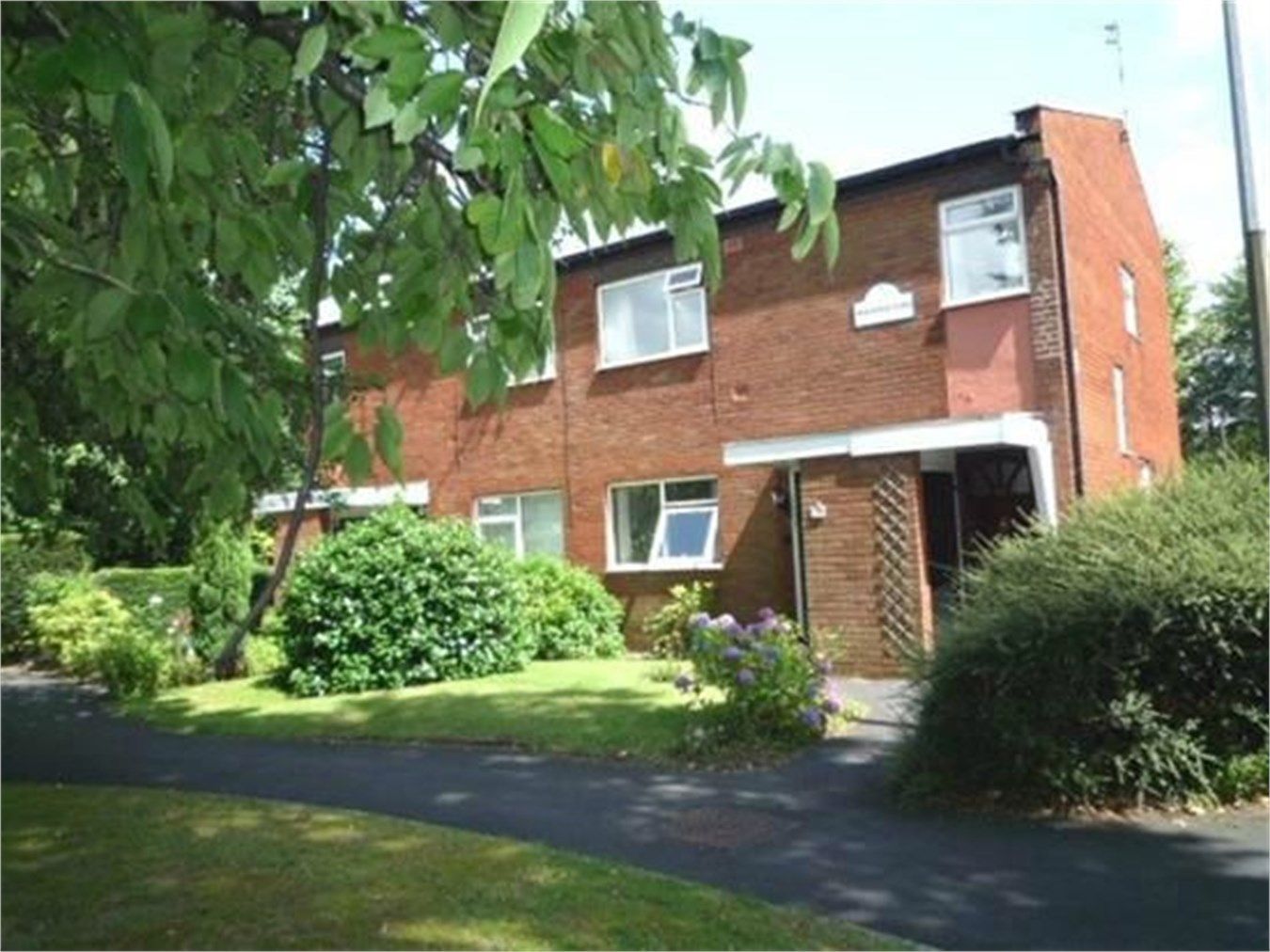 2 bed flat to rent in Beechfield Close, Sale M33 - Zoopla