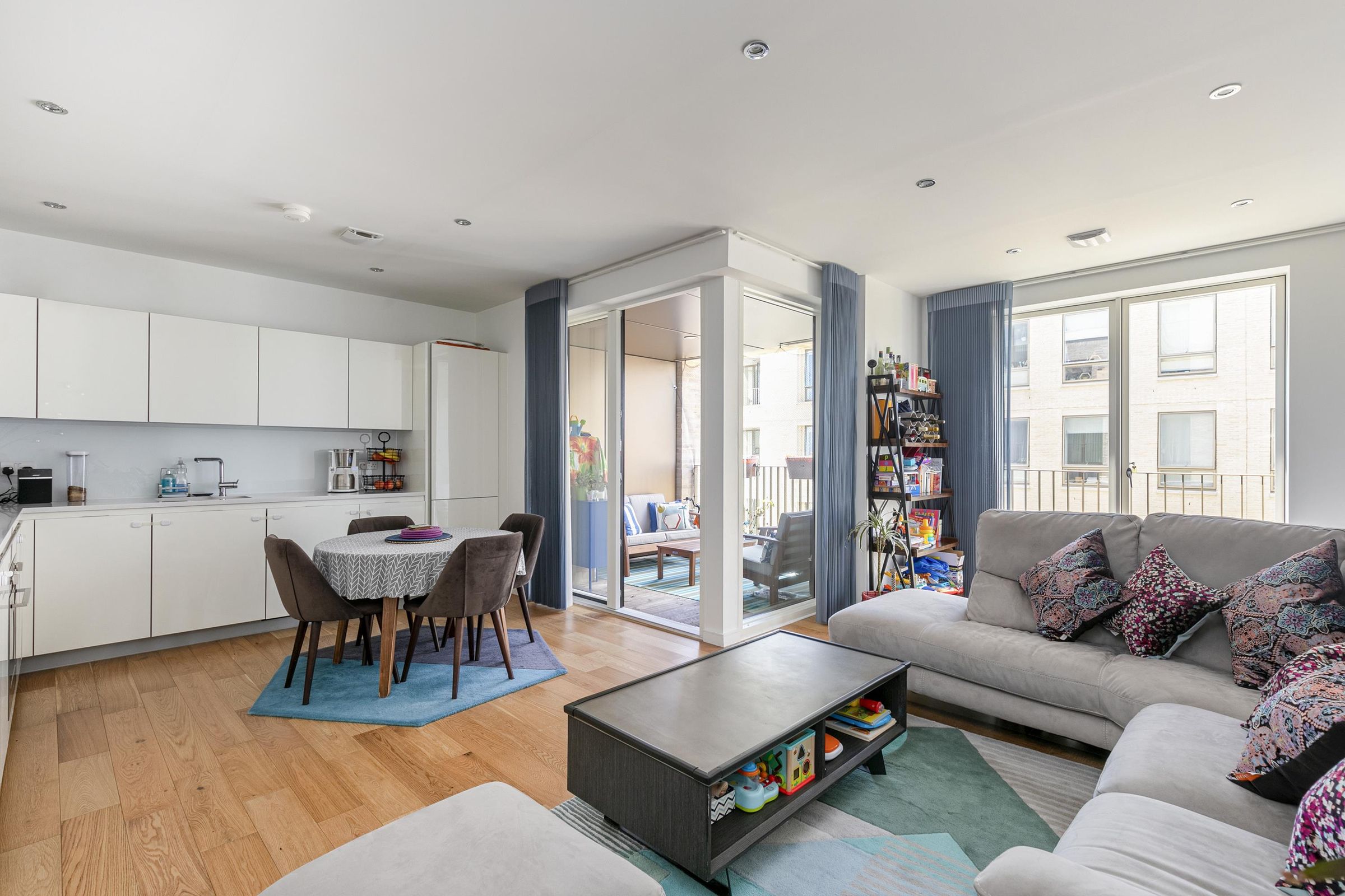 2 bed flat for sale in Murrain Road, London N4 - Zoopla