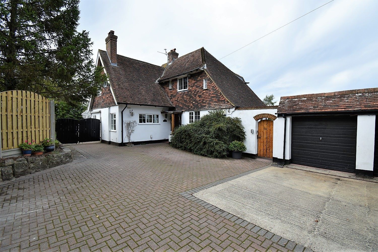 6 bed detached house for sale in Nashenden Lane, Rochester ME1 - Zoopla