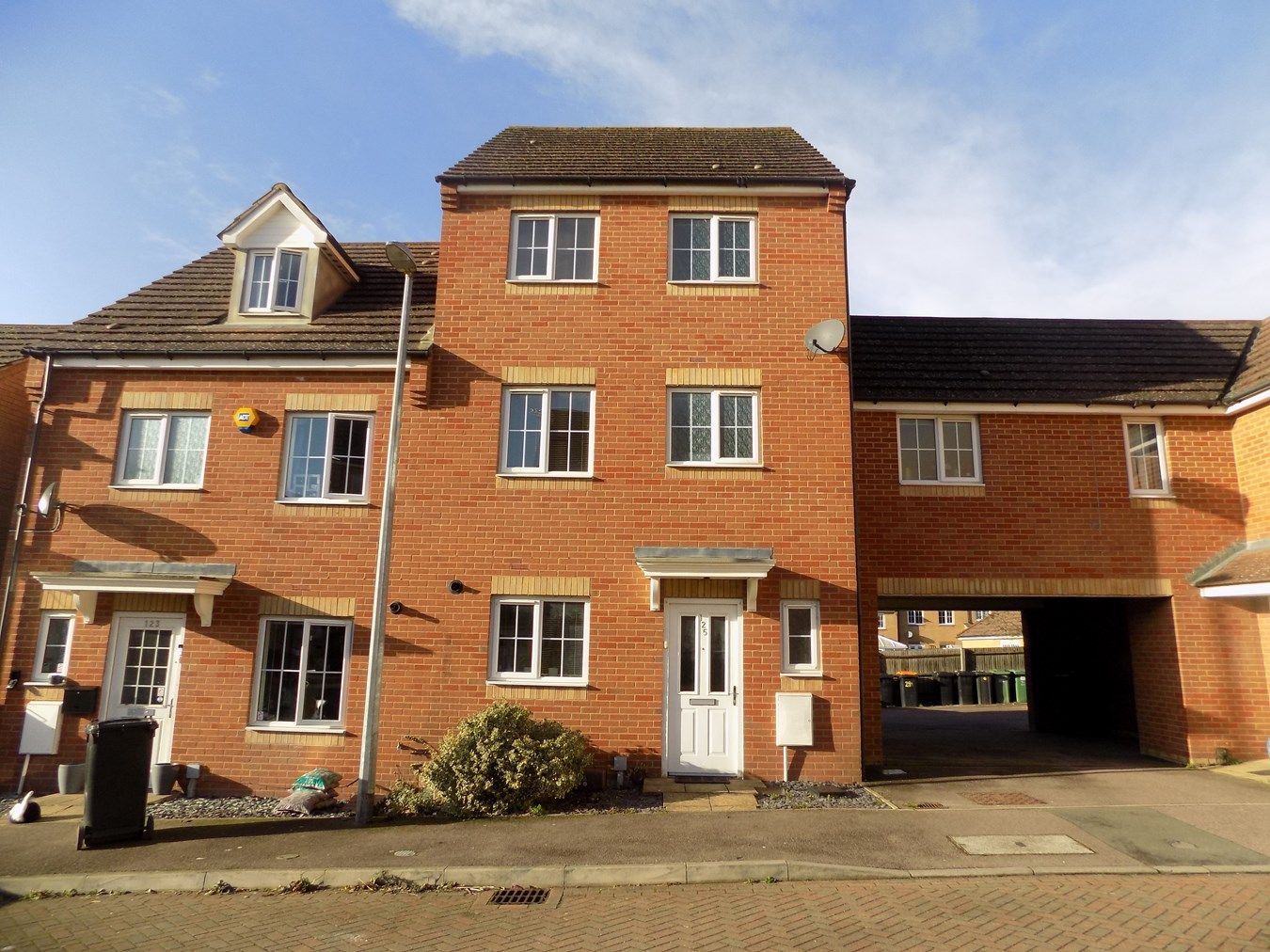 4 bed town house for sale in Johnson Drive, Leighton Buzzard LU7 - Zoopla