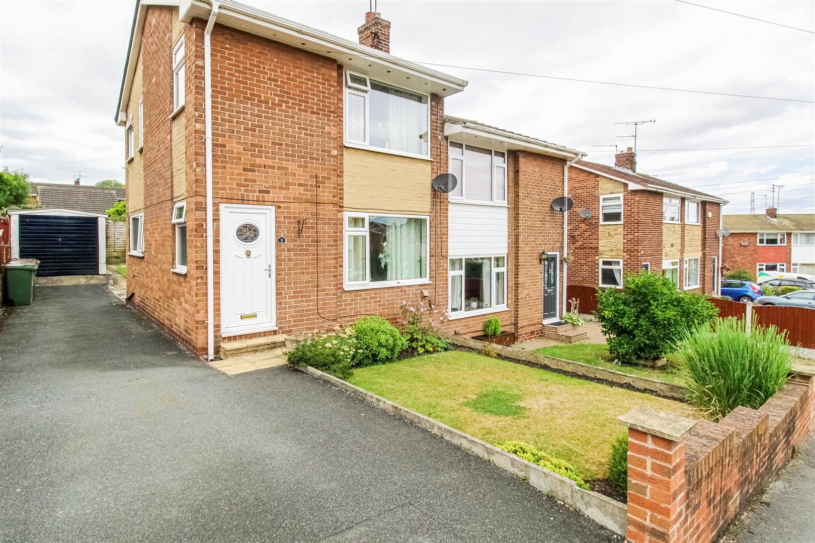 3 Bed Semi Detached House For Sale In Hall Cliffe Grove Horbury