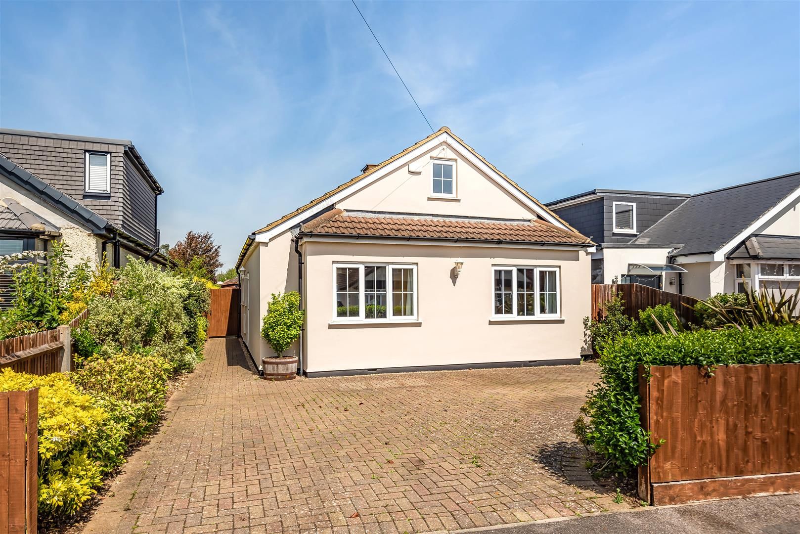 4 bed detached bungalow for sale in The Spur, Burnham, Slough SL1 - Zoopla