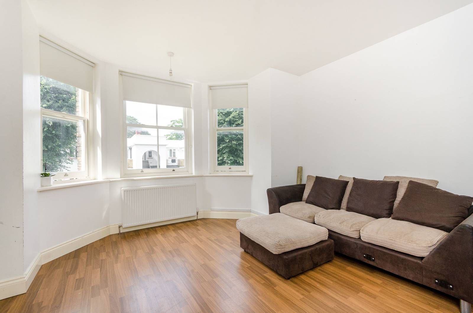 2 bed flat to rent in Stockwell Park Road, Stockwell, London SW9 - Zoopla