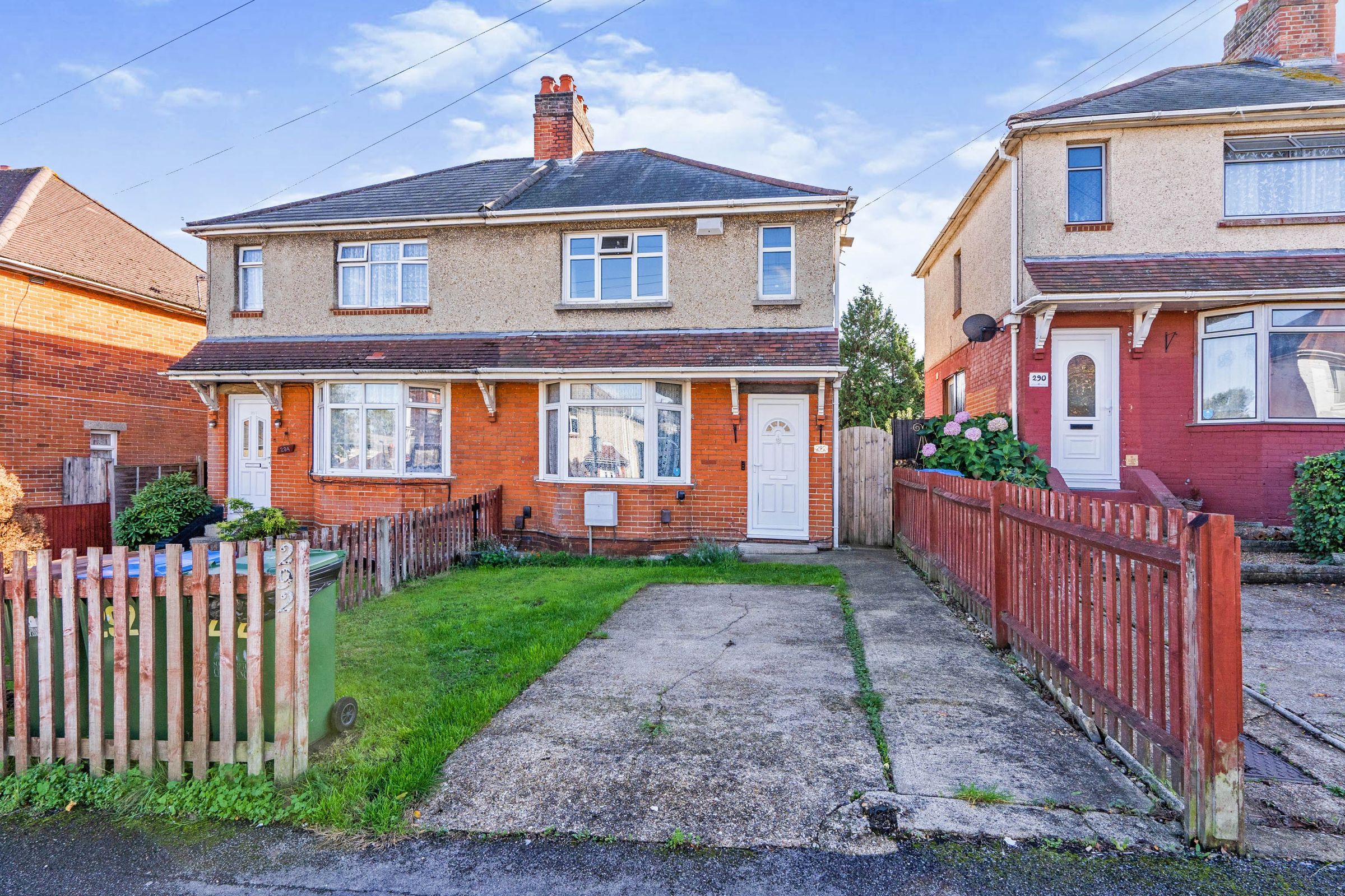 2 Bed Semi Detached House For Sale In Honeysuckle Road Southampton