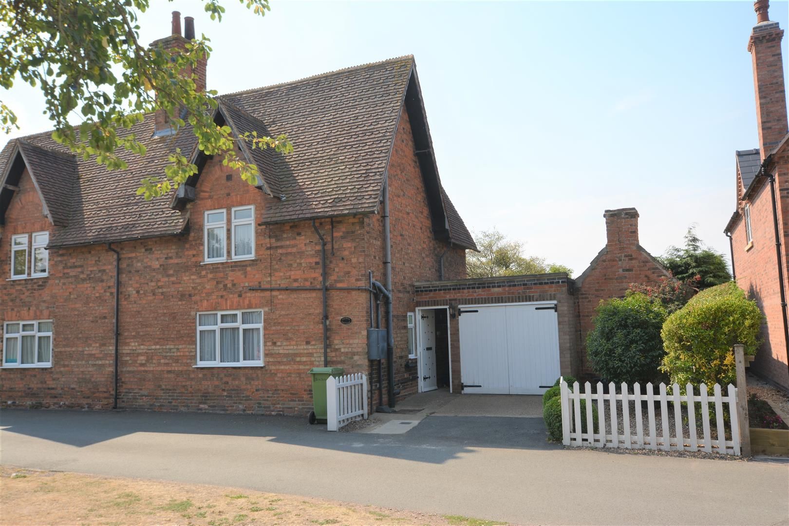 2 bed cottage for sale in Pinfold Lane, Averham, Newark NG23 - Zoopla