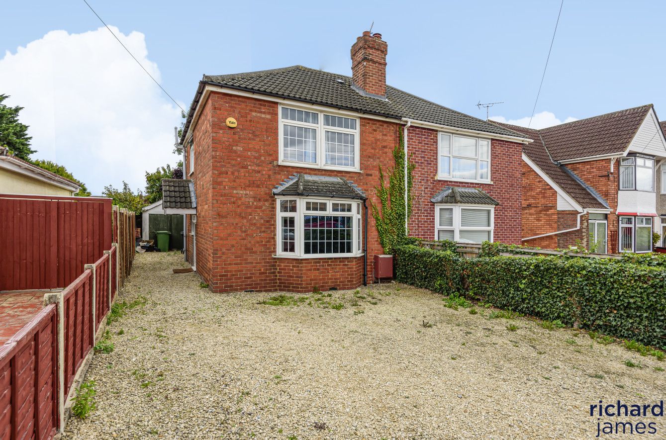 3 Bed Semi Detached House For Sale In Swindon Road Stratton Swindon