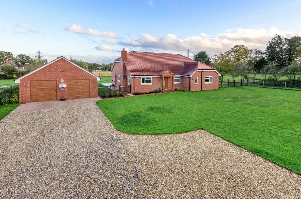 3 bed detached bungalow for sale in Ramsdell Road, Pamber End, Tadley ...