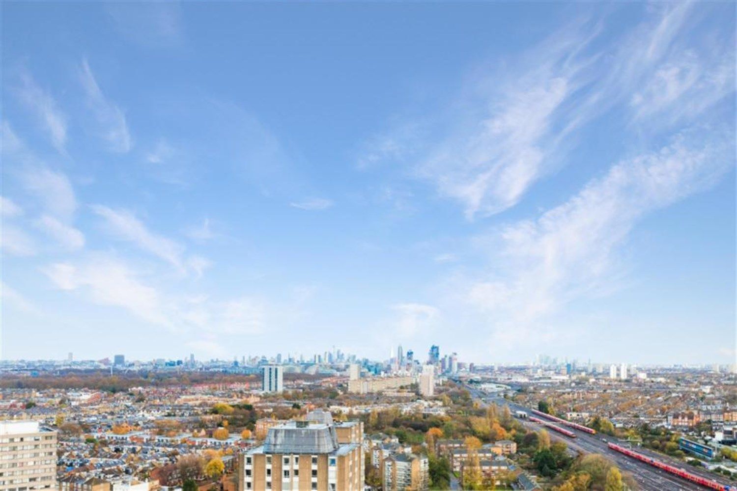 2 bed flat to rent in Grant Road, London SW11 - Zoopla