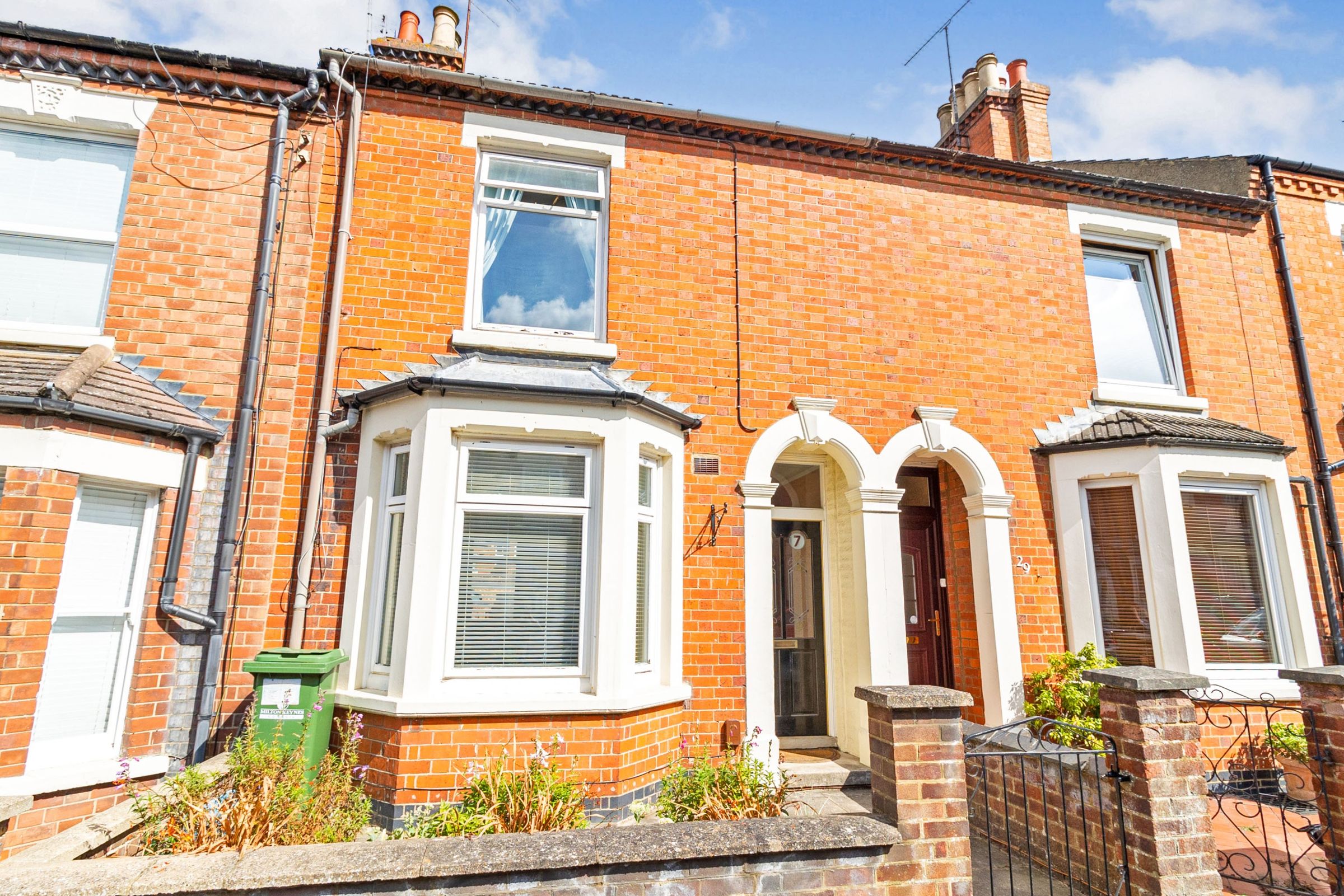 3 Bed Terraced House For Sale In Windsor Street Milton Keynes Mk12