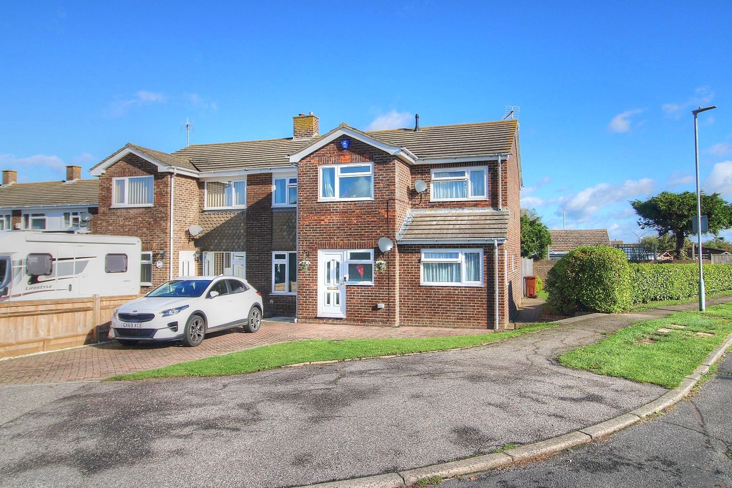 4 Bed Semi Detached House For Sale In Seven Sisters Road Willingdon