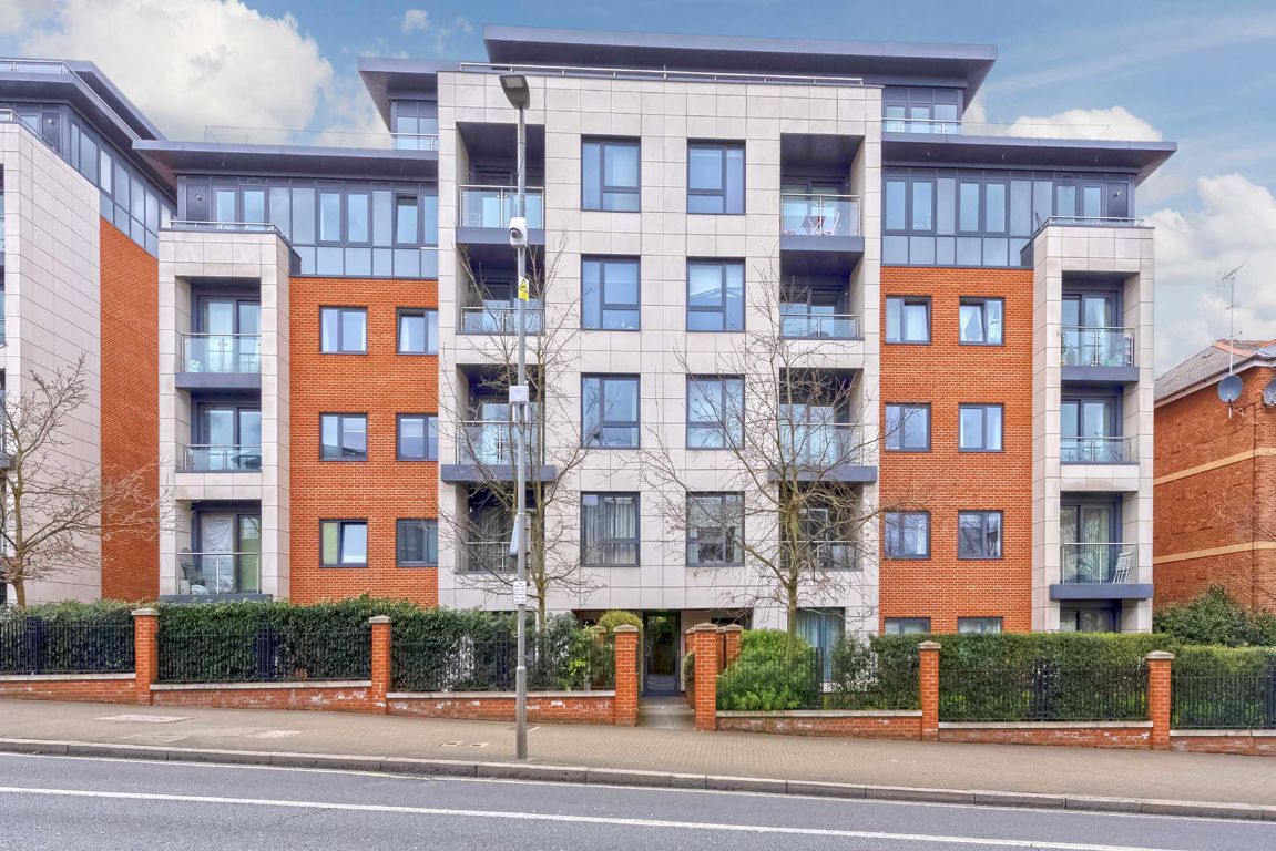 2 bed flat to rent in Putney Hill, London SW15 - Zoopla