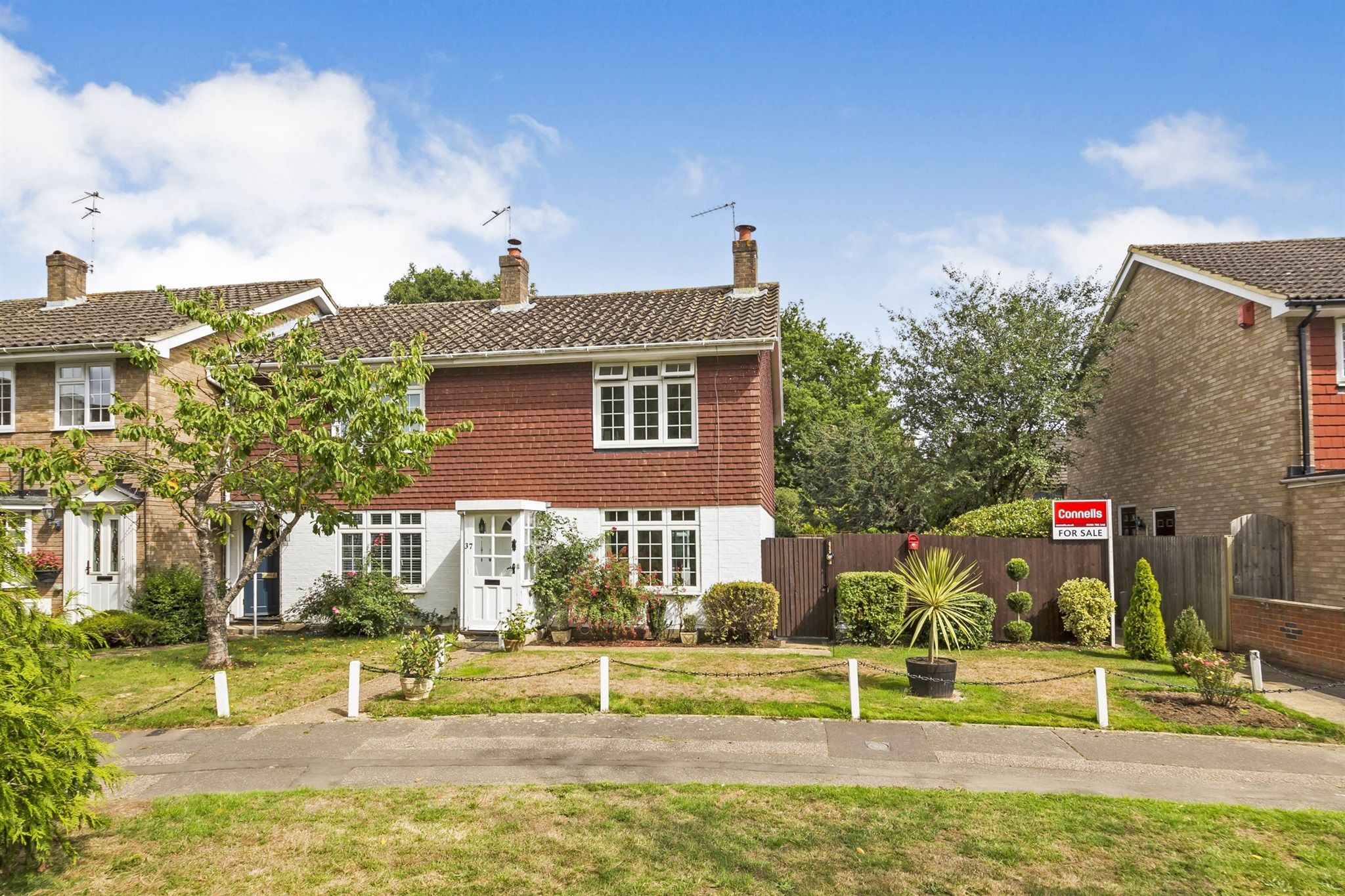 2 Bed End Terrace House For Sale In Strathmore Road Ifield Crawley
