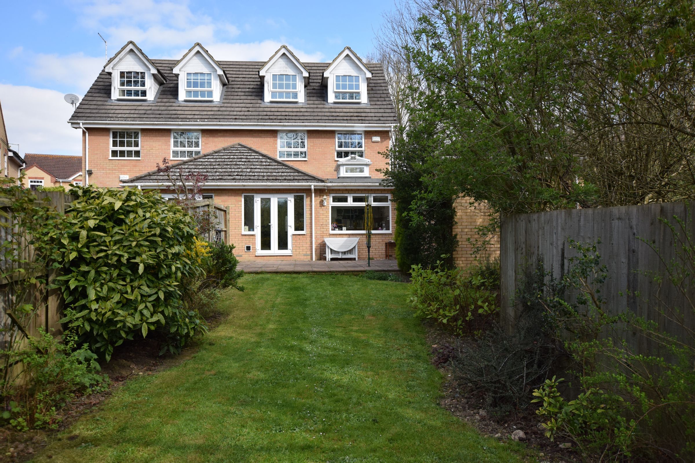 4 Bed Semi Detached House To Rent In Burrows Drive Huntingdon Pe29