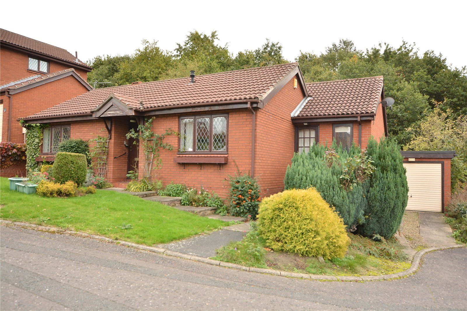 2 Bed Bungalow For Sale In Woodside Park Avenue Horsforth Leeds West
