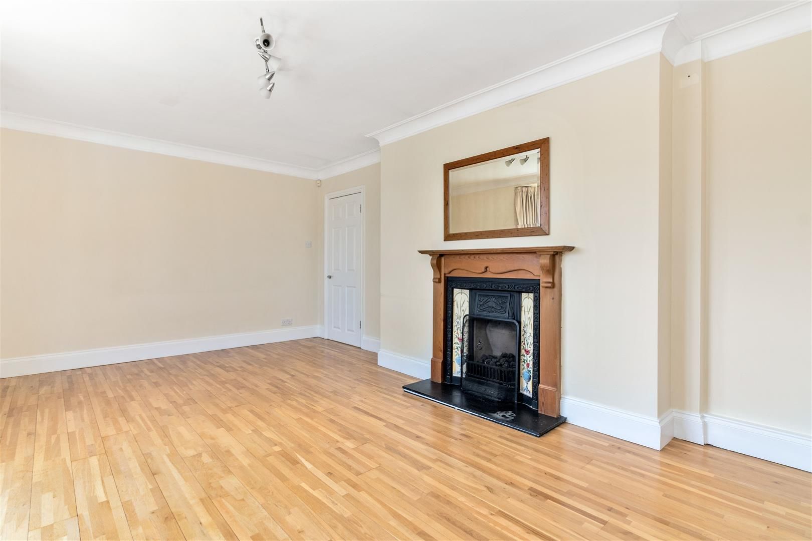 2 bed flat for sale in Grand Drive, London SW20 - Zoopla