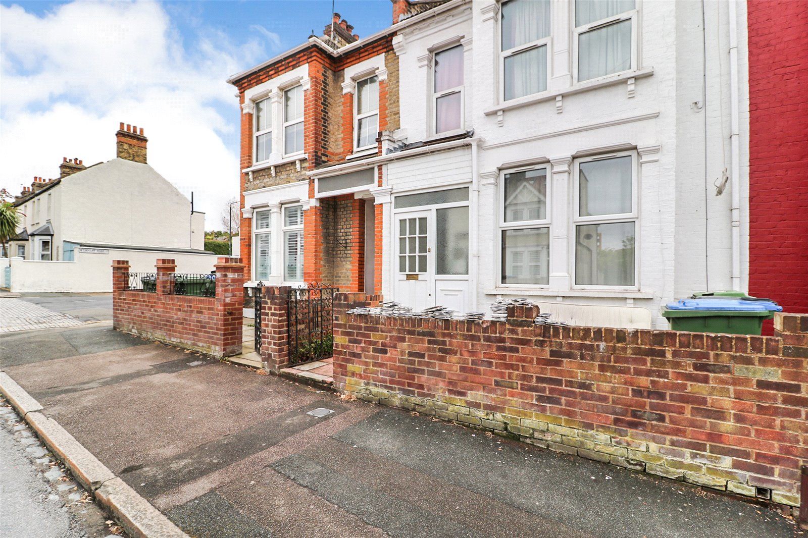 2 bed flat to rent in Eastcombe Avenue, London SE7 - Zoopla