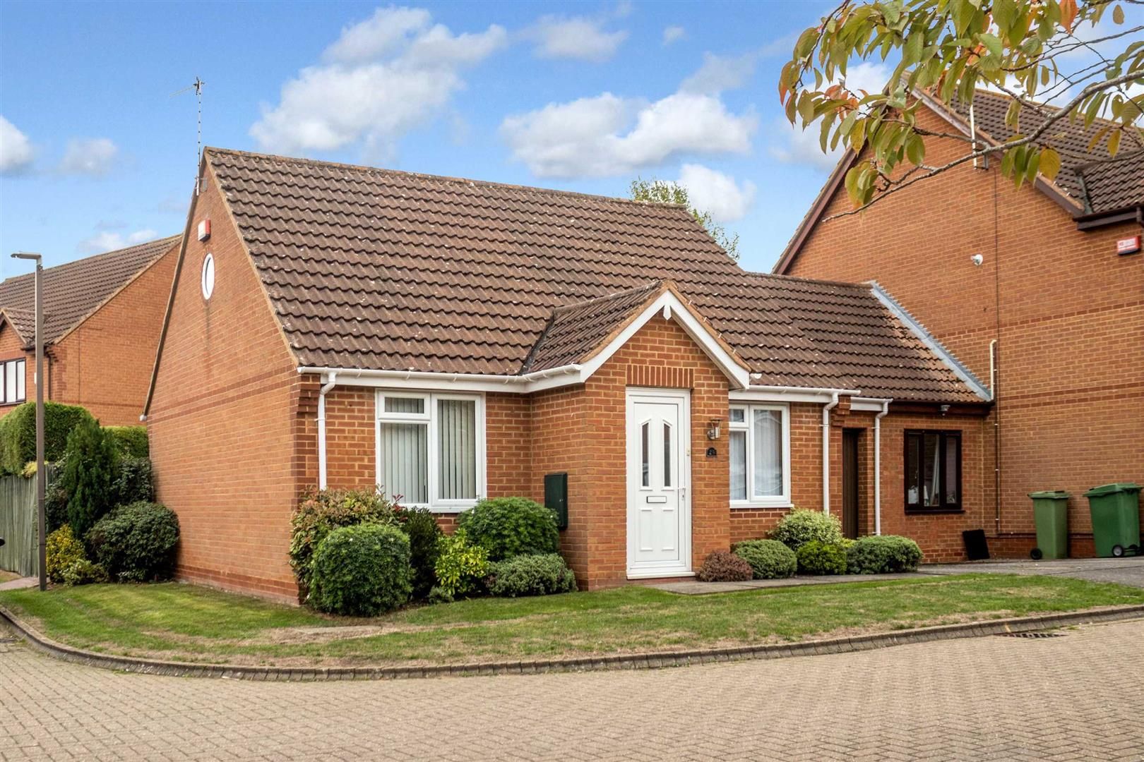 2 Bed Semi Detached Bungalow For Sale In Wistmans Furzton Milton