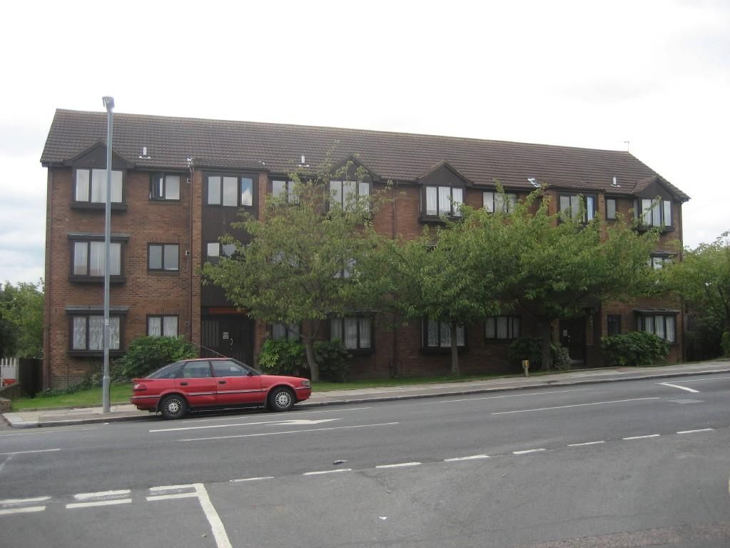 2 bed flat to rent in Chase Road, London N14 - Zoopla
