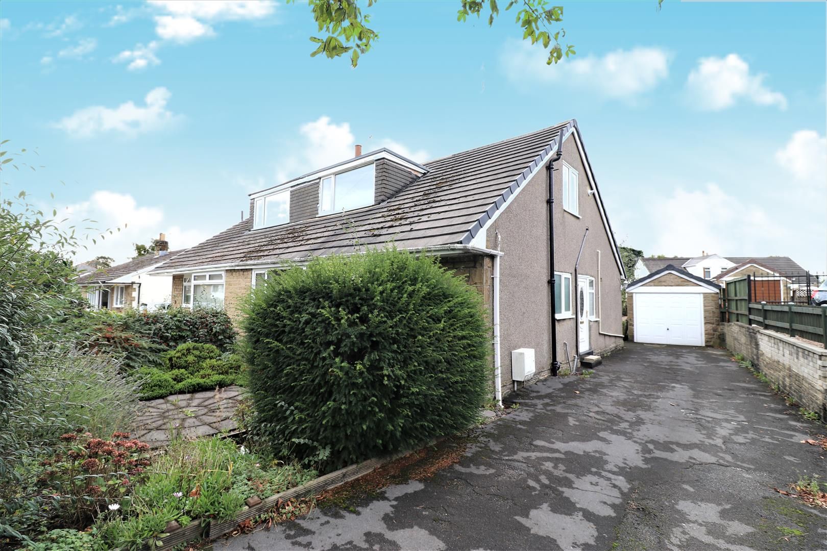 3 Bed Semi Detached Bungalow For Sale In Westfield Lane Wyke Bradford