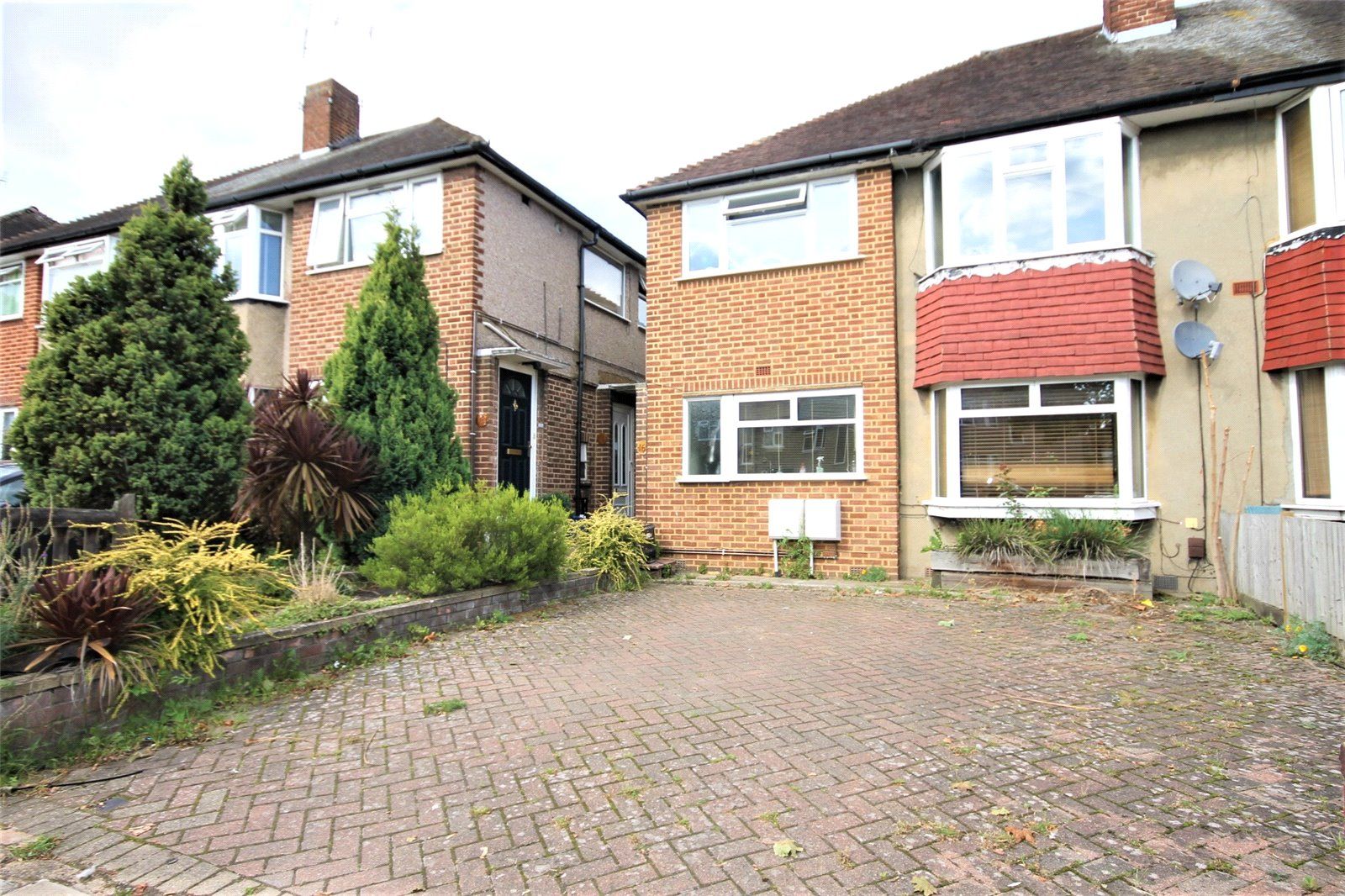 2 bed semi-detached house to rent in Warren Road, Twickenham TW2 - Zoopla