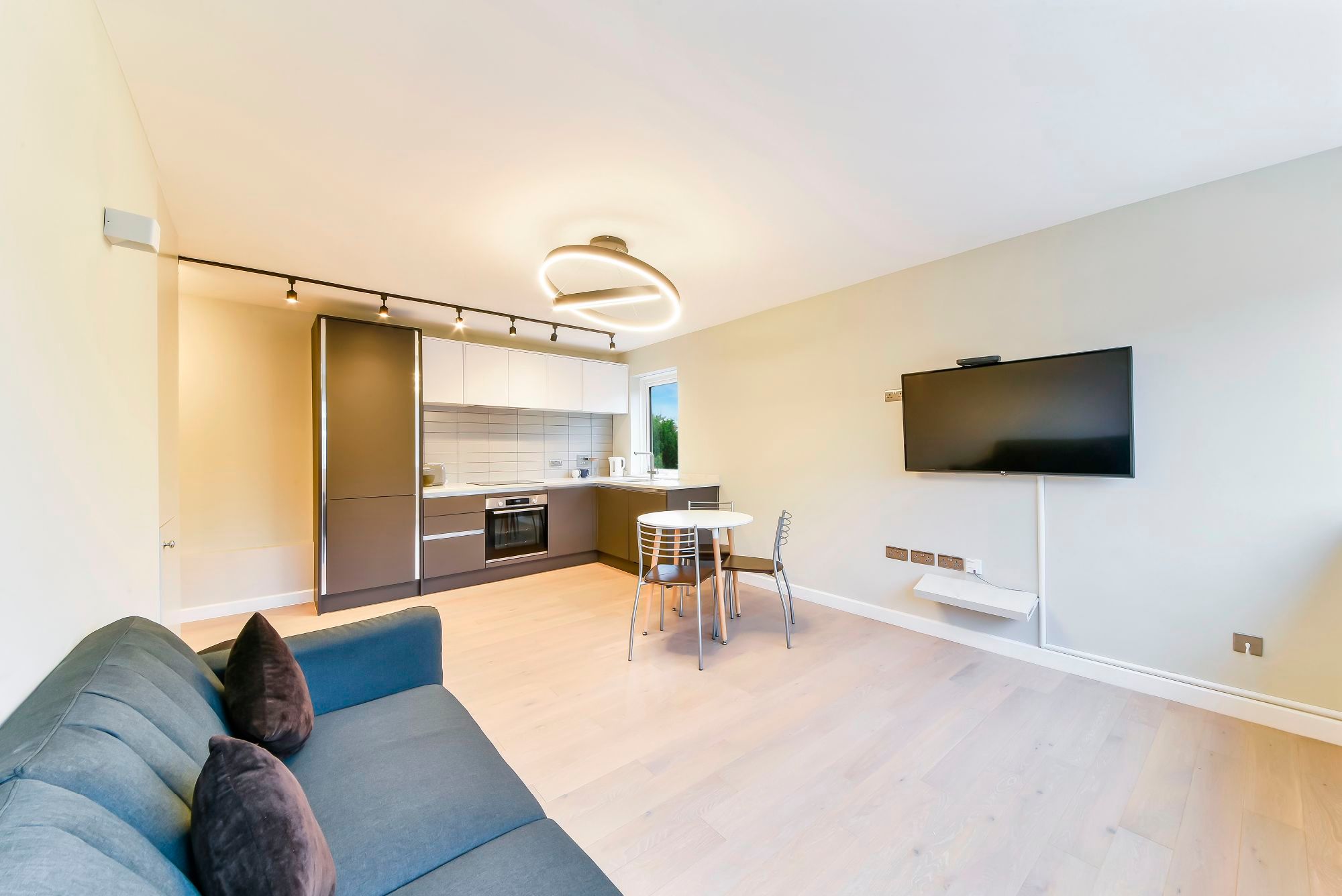 2 bed flat to rent in Acol Road, London NW6 - Zoopla