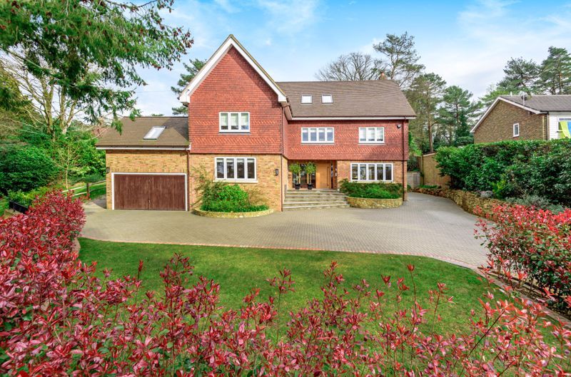 5 Bed Detached House For Sale In Goldsmiths Avenue Crowborough Tn6
