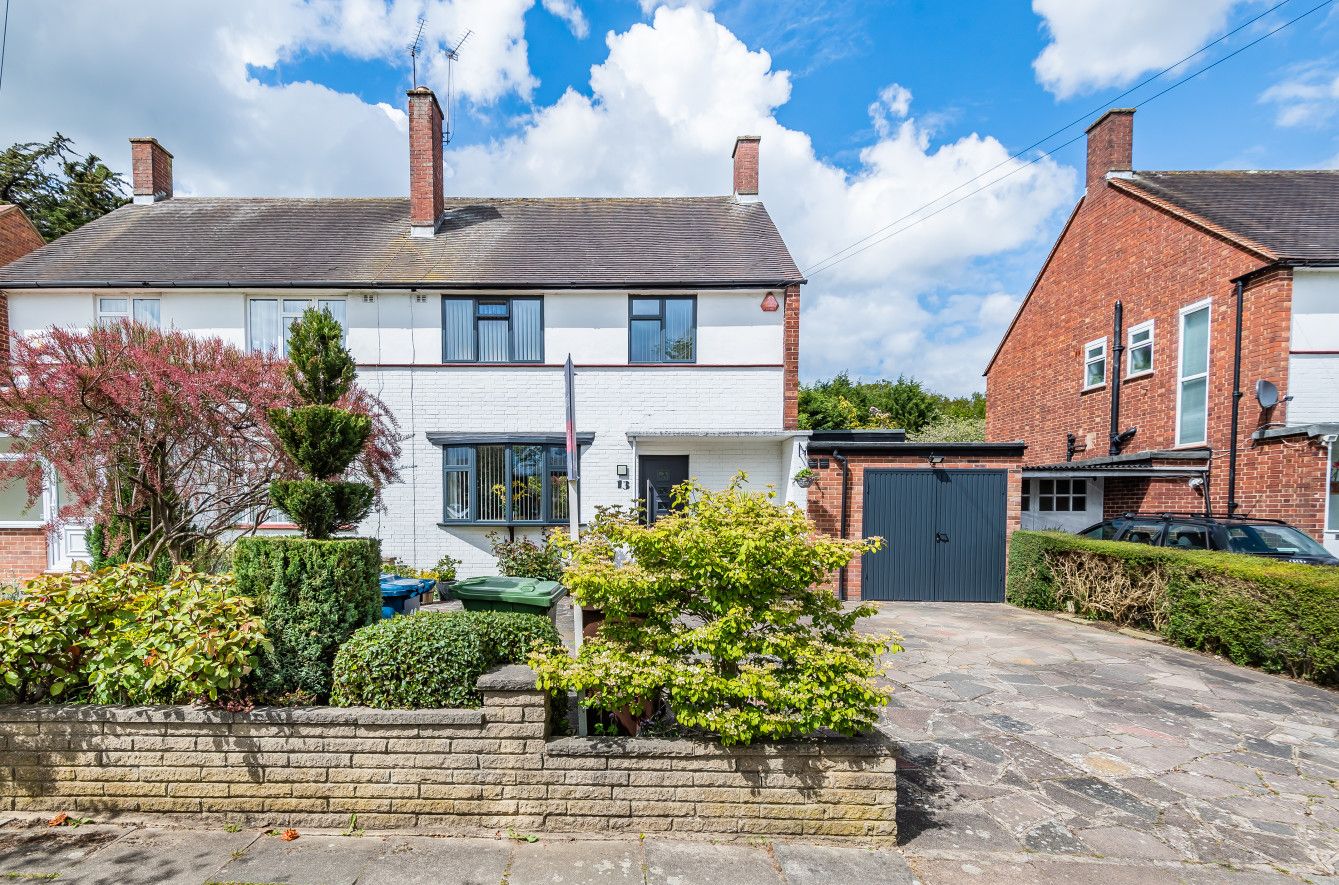 3 Bed Semi Detached House For Sale In Albury Drive Pinner Middlesex