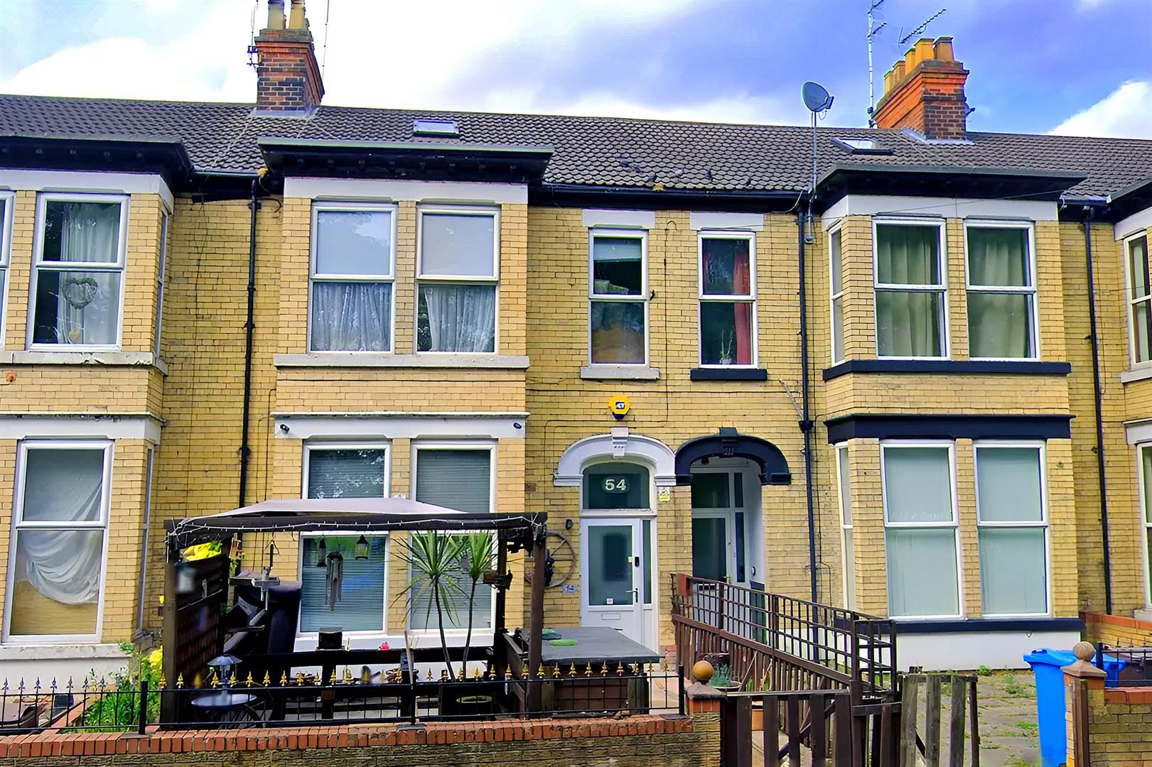 5 bed terraced house for sale in 54, Sunny Bank Hull, East Yorkshire ...