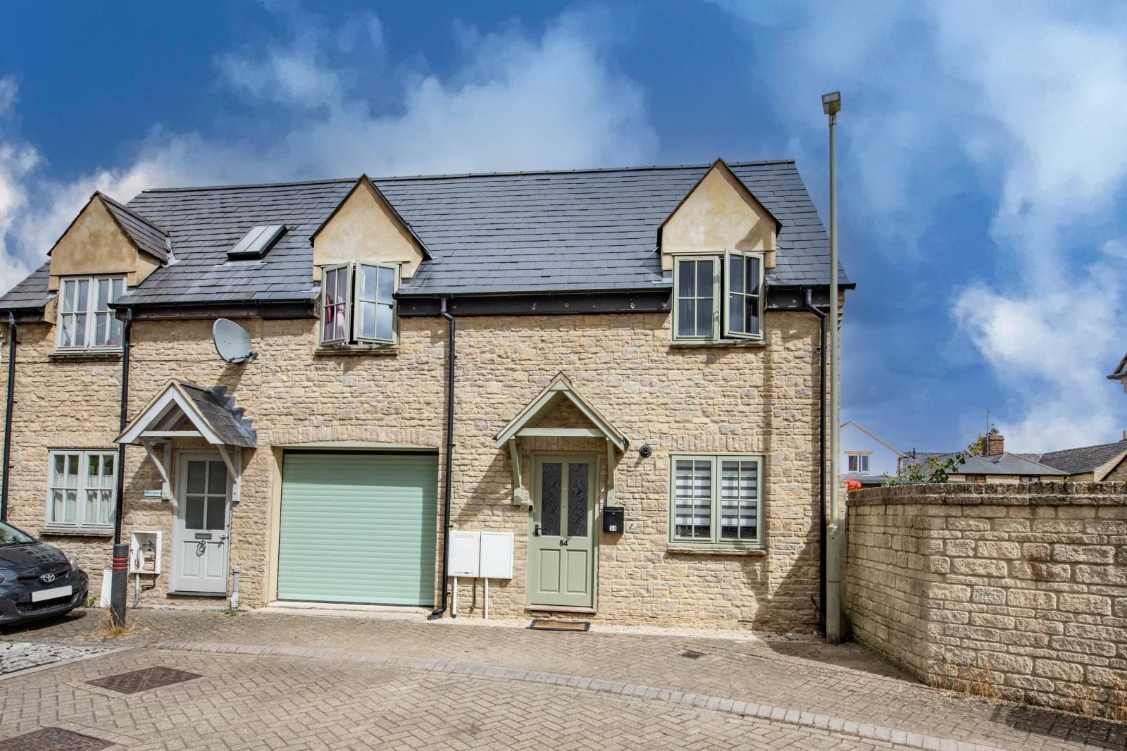 3 Bed Semi Detached House For Sale In Compton Way Witney Oxfordshire
