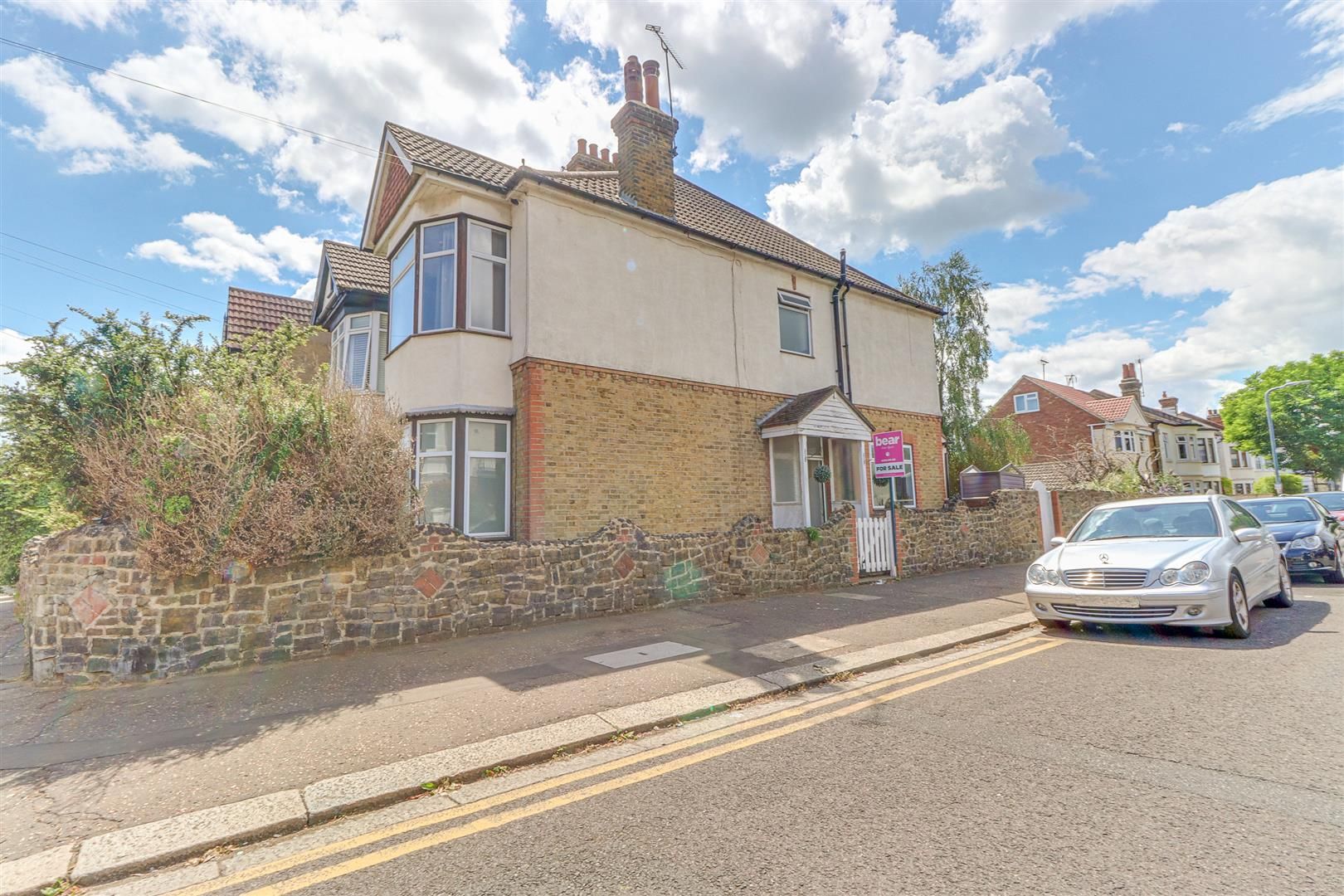 3 Bed End Terrace House For Sale In Christchurch Road Southend On Sea