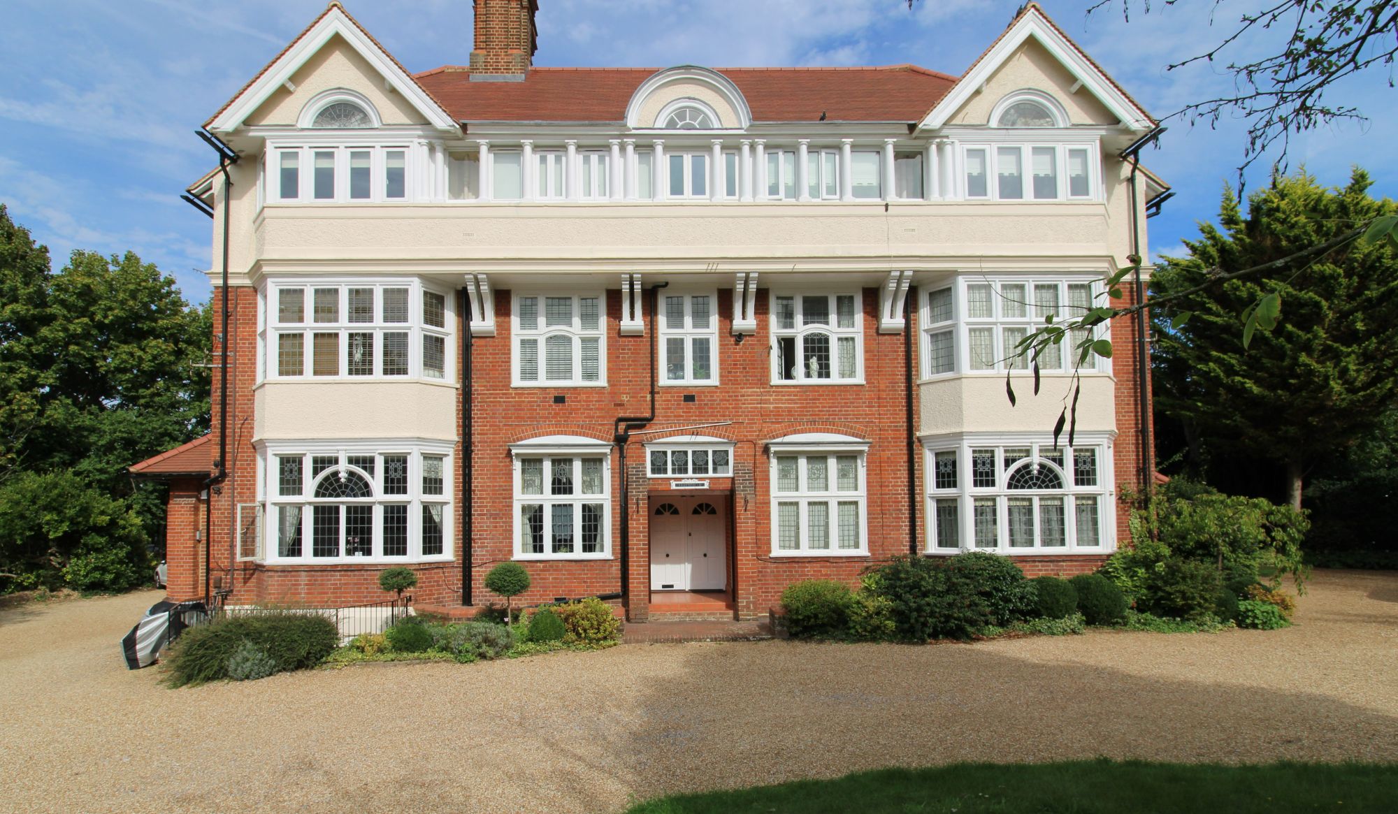 1 bed flat for sale in Lower Edgeborough Road, Guildford GU1 - Zoopla
