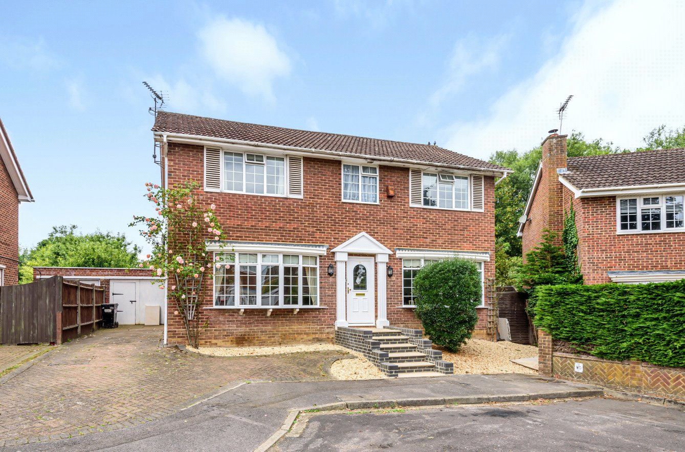 4 Bed Detached House For Sale In Welbeck Close Farnborough Hampshire