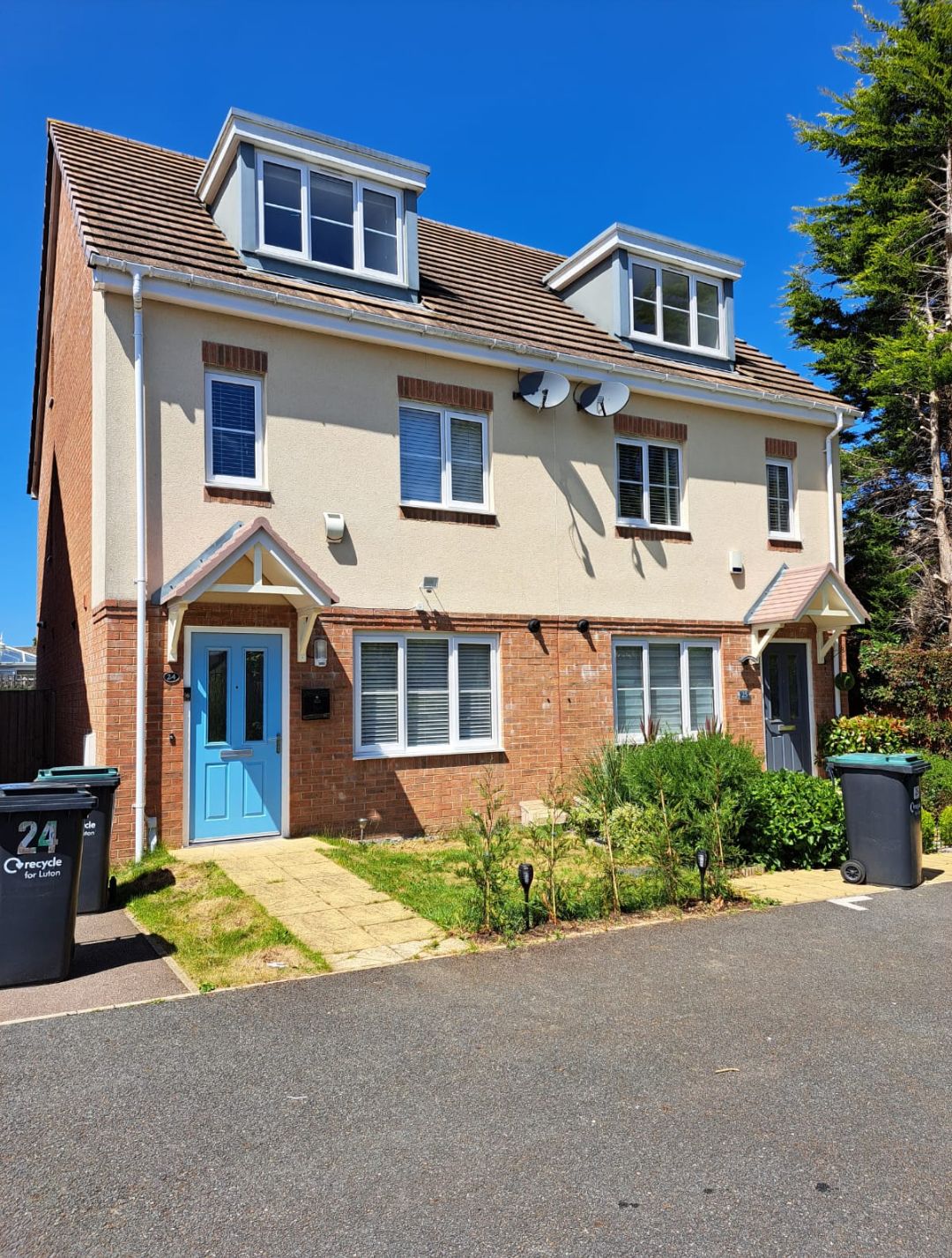 3 bed semi-detached house for sale in Verde Close, Luton LU2 - Zoopla