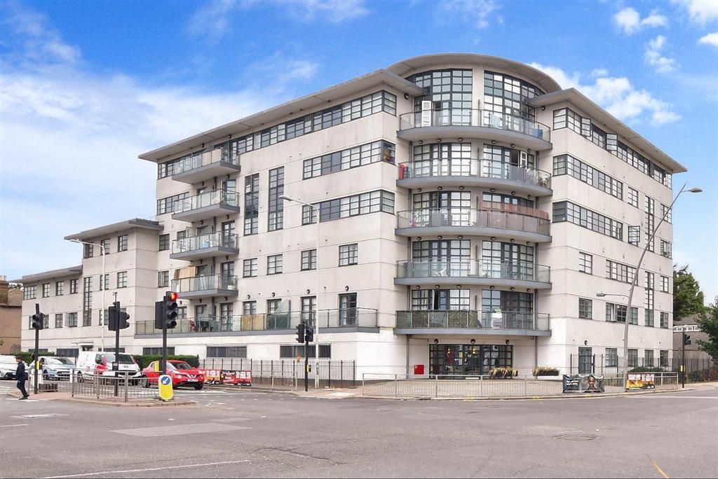 2 bed flat for sale in High Road, Chadwell Heath, Essex RM6 - Zoopla