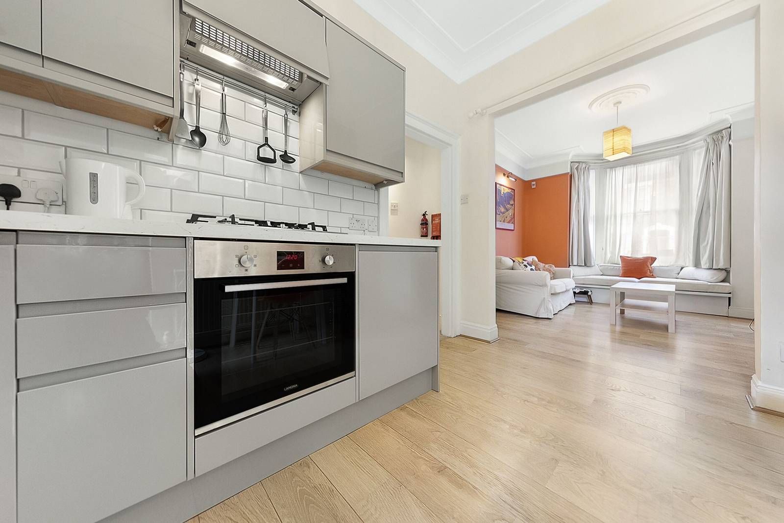 1 bed flat to rent in Rowena Crescent, Battersea, London SW11 - Zoopla