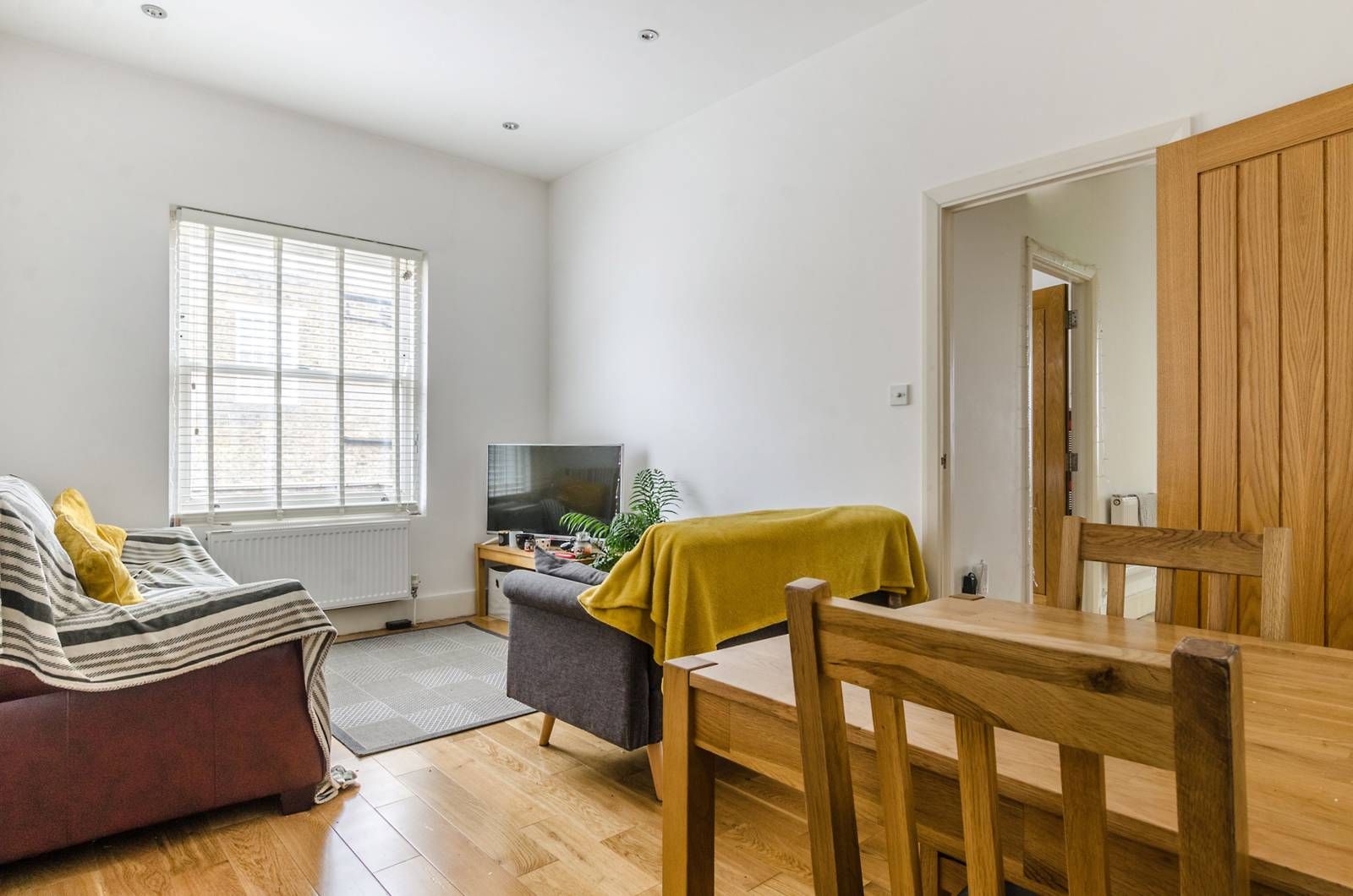 2 bed flat to rent in Aldebert Terrace, Stockwell, London SW8 - Zoopla
