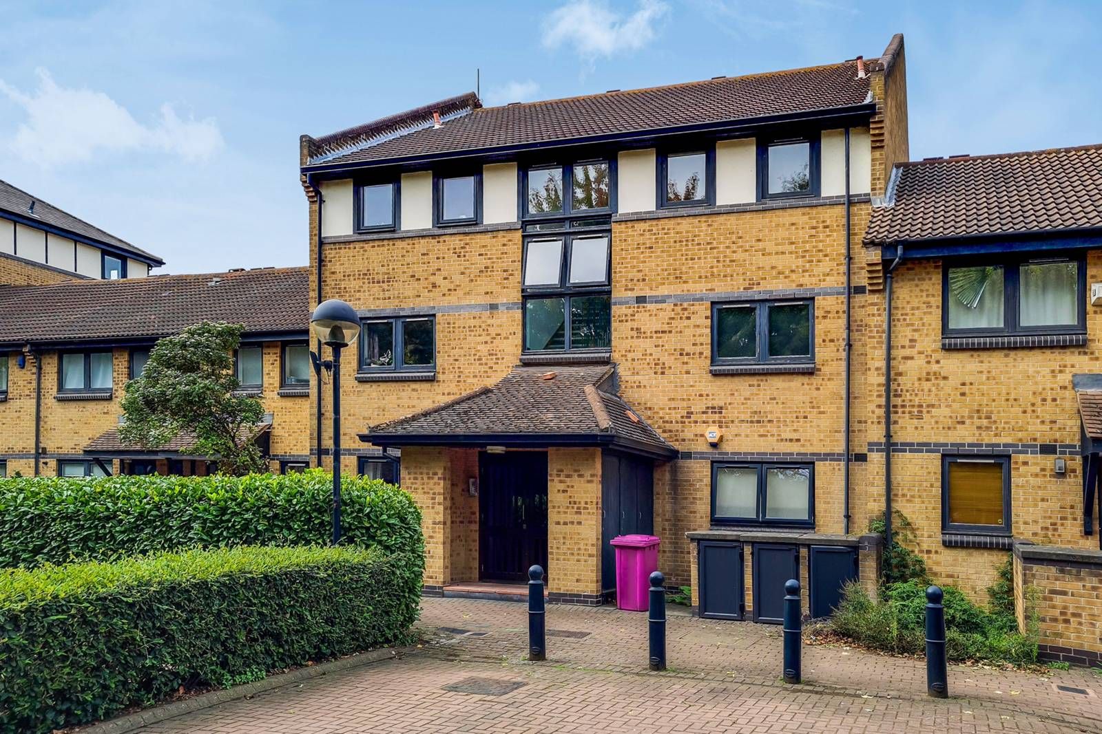 1 bed flat for sale in Falcon Way, Isle Of Dogs, London E14 - Zoopla