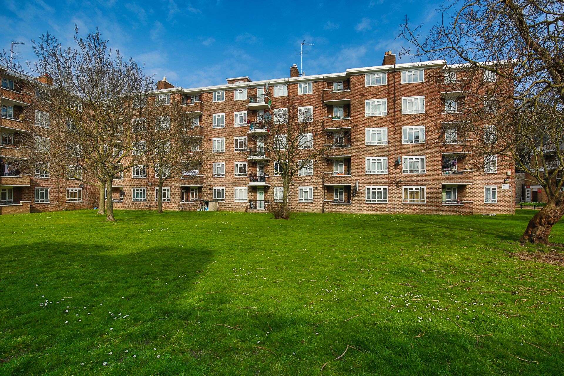 2 bed flat for sale in Fulham Road, London SW6 - Zoopla