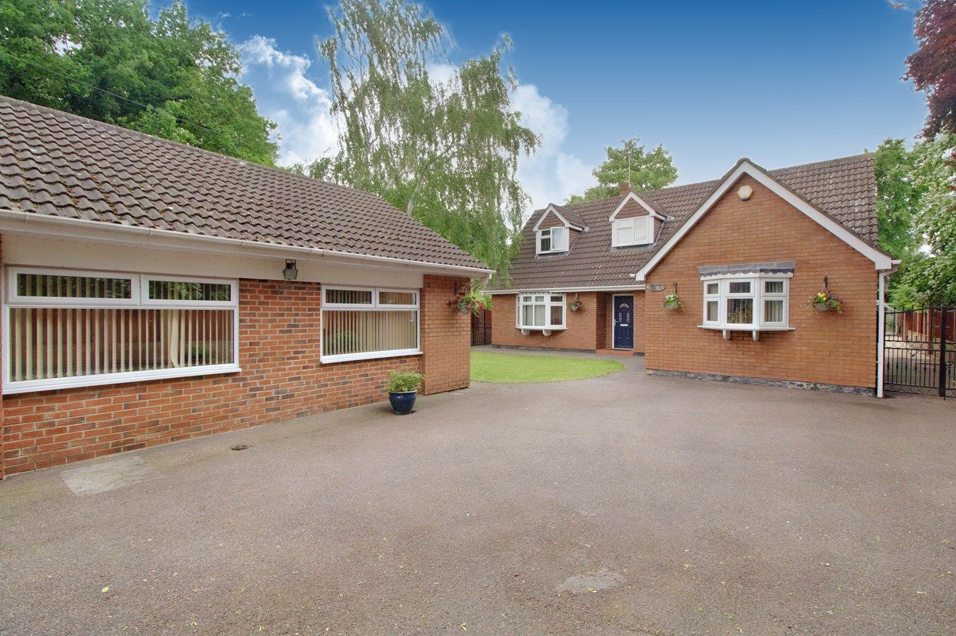 3 Bed Detached Bungalow For Sale In Bowlease Gardens Doncaster Dn4