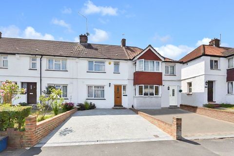 2 bed terraced house for sale in Chipstead Valley Road, Coulsdon CR5, £ ...