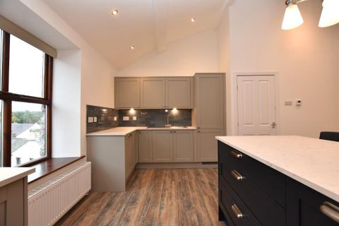 Moor Lane, Clitheroe BB7, 2 bed flat to rent, £925 pcm - Zoopla