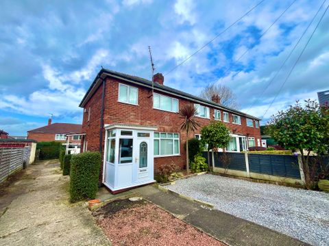 3 bed property to rent in Heath Place, Beeston, Leeds LS11, £1,100 pcm ...