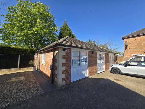 2 bed detached bungalow to rent in Wootton, Abingdon OX13, £1,600 pcm - Zoopla