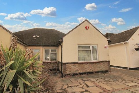 2 bed bungalow for sale in Purland Close, Dagenham RM8, £400,000 - Zoopla