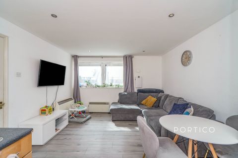 2 bed flat to rent in Fishguard Way, Royal Docks, London E16, £1,750 ...